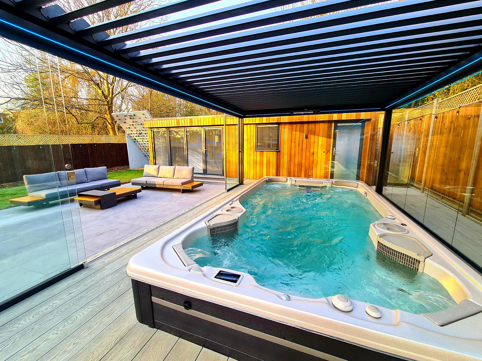 Garden Rooms with a Bathroom - Vivid Green