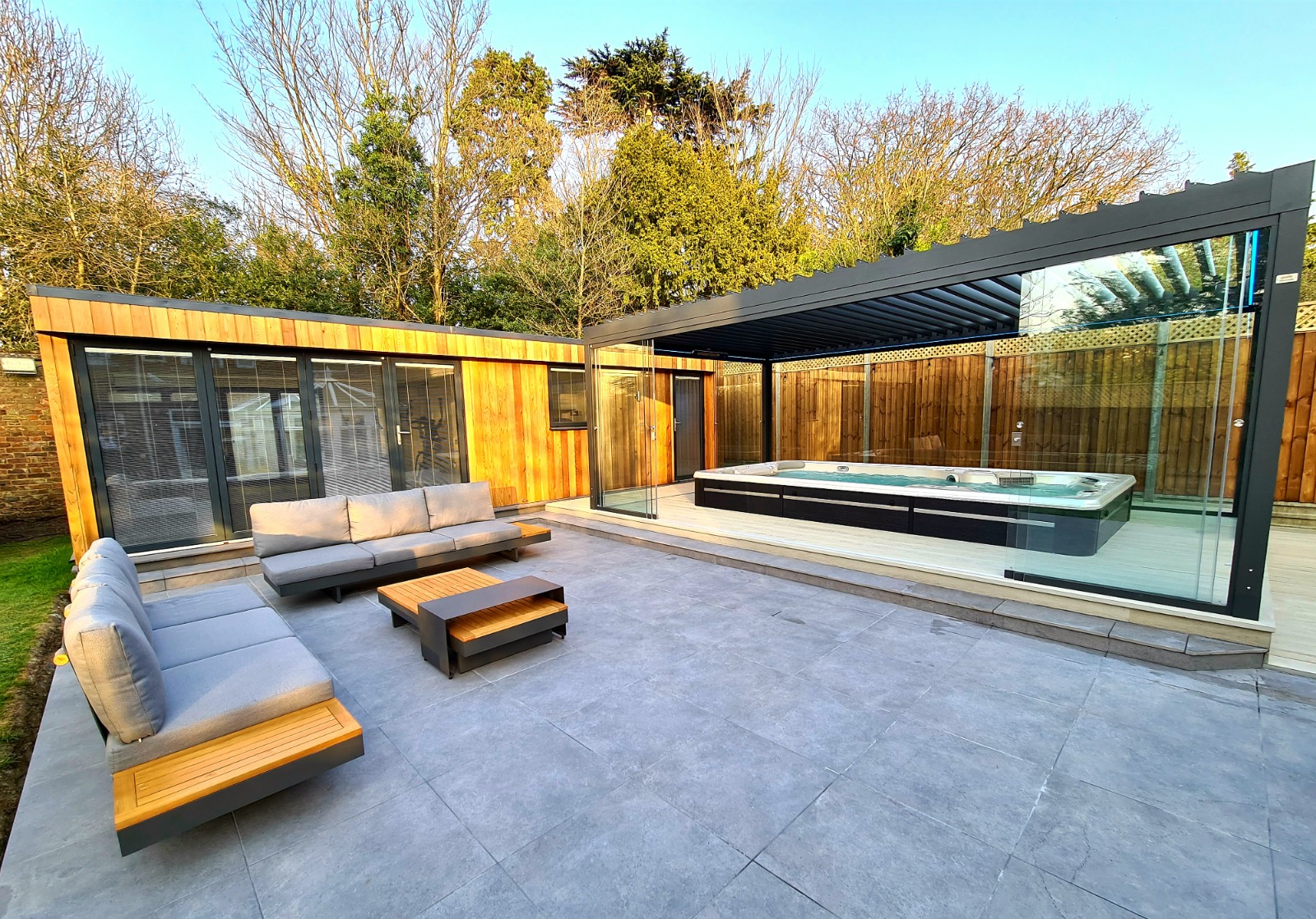 Garden Spa Shower Room - Vivid Green